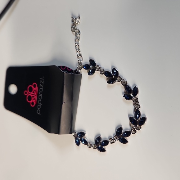 paparazzi | Jewelry | Nwt Paparazzi Gala Garland Blue Braclet ...